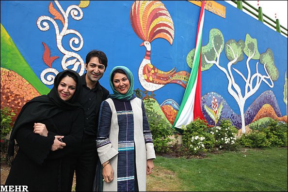 gooya news :: didaniha : رونمایی نقاشی دیواری لاله اسکندری (گزارش ...